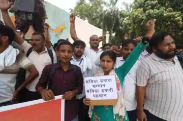 Lucknow: निजीकरण के विरोध में सड़कों पर उतरे दुबग्गा डिपो के ...