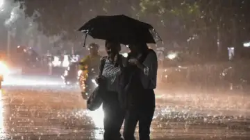 weather: বাংলায় পা রেখেও কলকাতা থেকে মুখ ফেরাল বর্ষা! প্যাচপ্যাচে গরমে ...