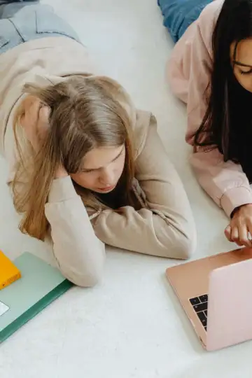 Think we are glued to the screens all the time? Here are 5 tech myths ...