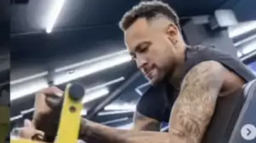Neymar Jr.'s Rs 4500000000 Dubai Penthouse: Private car lift, Burj ...