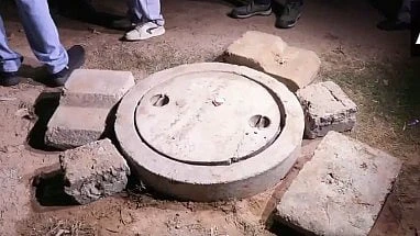 Man dies after falling in uncovered manhole in Delhi's Rohini | Dailyhunt