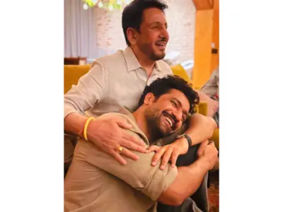 Vicky Kaushal cherishes meeting with Gurdas Maan, calls him the GOAT ...