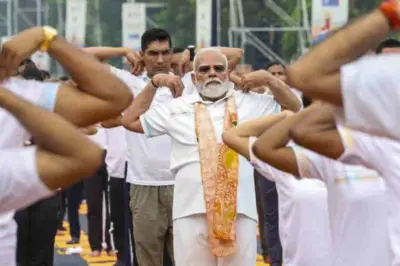 Yogaga over Modi: PM's crowd pulling power overshadows yoga lure on Red ...