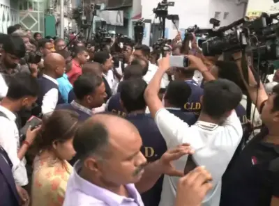 CID team enters Mamata's Kalighat residence over MLA signature forgery ...