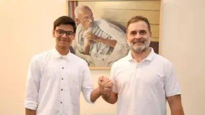 Rahul Gandhi Meets Tender Investigator Sidhant Who Exposed CBSE OSM Row ...