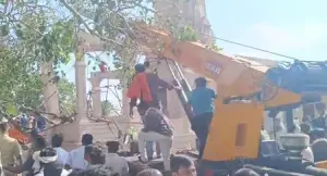Five dead, 18 injured in Parbhani temple roof collapse | Dailyhunt