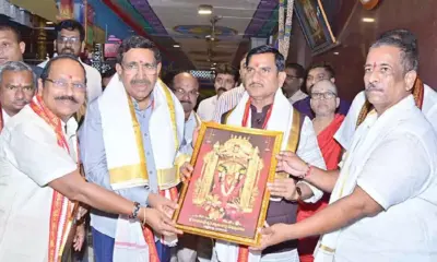 Union minister Tokhan Sahu worships Goddess Durga | Dailyhunt