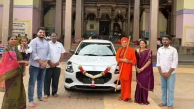 నాడు ఫీజు కట్టిన గురువుకు.. నేడు కారు గిఫ్ట్ ఇచ్చిన శిష్యుడు: కర్ణాటకలో ...