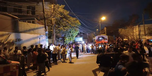 Four-Story Building Collapses in Saiduljajab, Saket; Debris Crashes ...