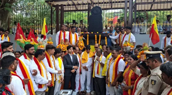 *ಬೆಳಗಾವಿಯಲ್ಲಿ ಹಲ್ಮಿಡಿ ಶಾಸನದ ಪ್ರತಿಕೃತಿಗೆ ಸಪ್ತನದಿಗಳ ನೀರಿನಿಂದ ಜಲಾಭಿಷೇಕ ...