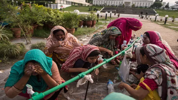 Pakistan: Power outages disrupt Karachi's water supply for third day ...