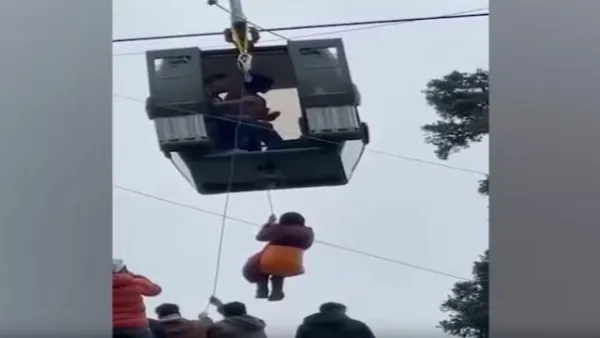 Over 300 tourists rescued after tech snag in Gulmarg cable car, rescue ...