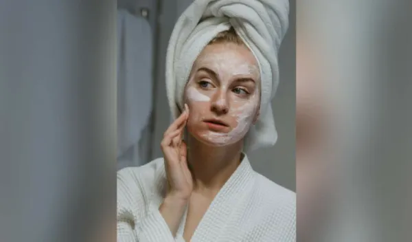 Morning skincare mistakes that are ageing your skin faster | Dailyhunt