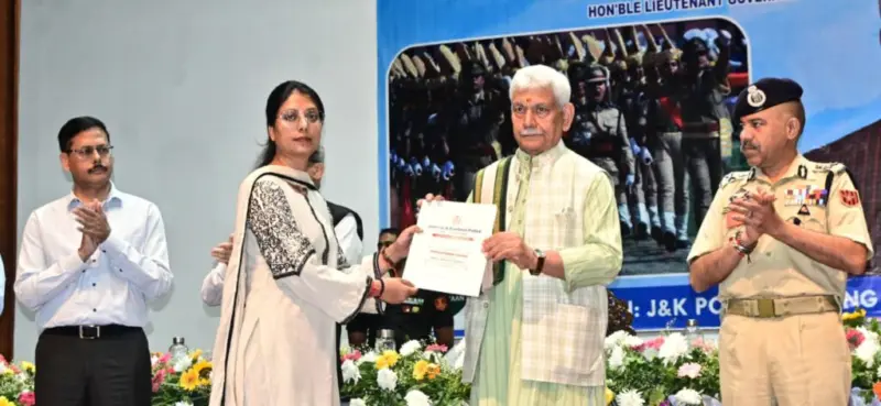 LG Manoj Sinha Hands Appointment Letters to Newly Recruited J&K Police ...