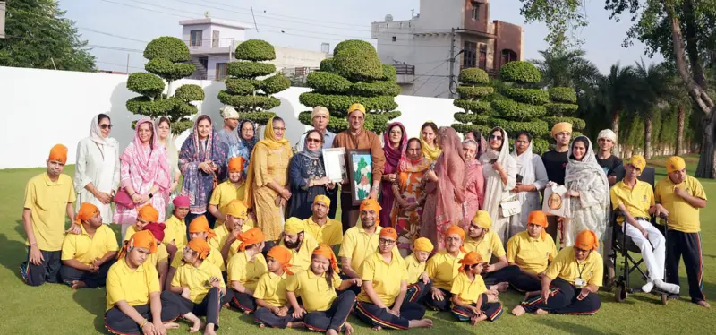 Celebrity chef Vikas Khanna interacts with special kids in Amritsar ...