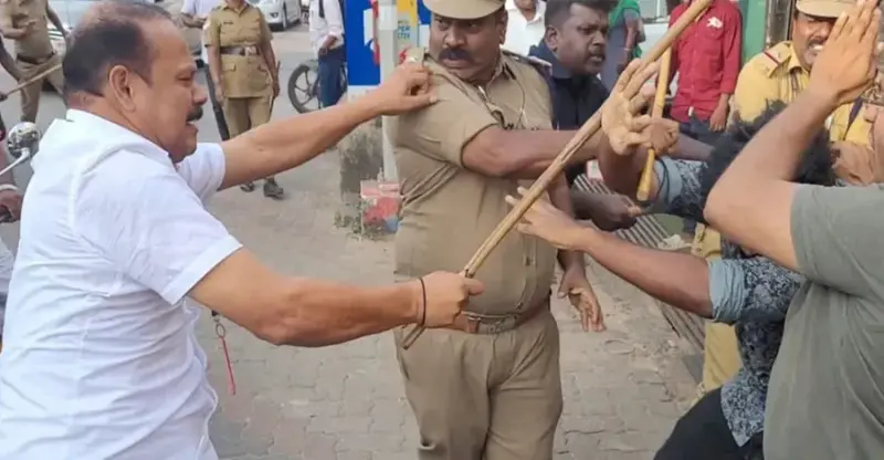 Alappuzha 'rescue act': SIT charges Pinarayi guards with non-bailable ...