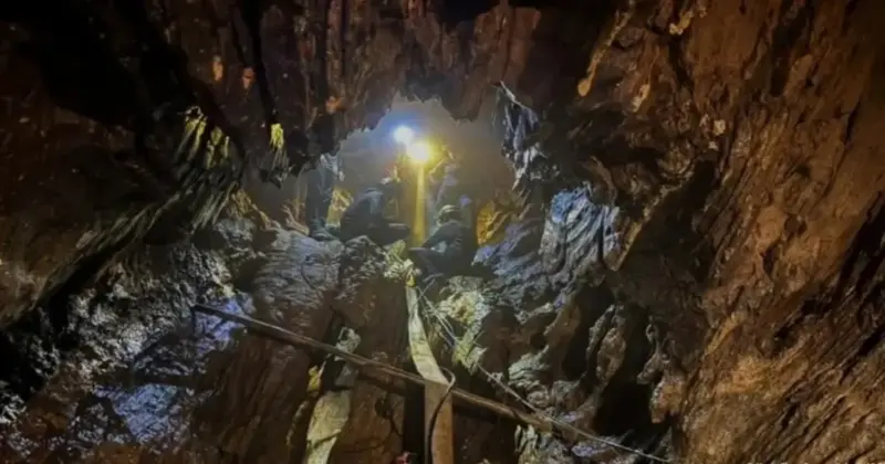 Inside Laos Cave Rescue Operation: Rescue Effort Through Flooded Narrow ...