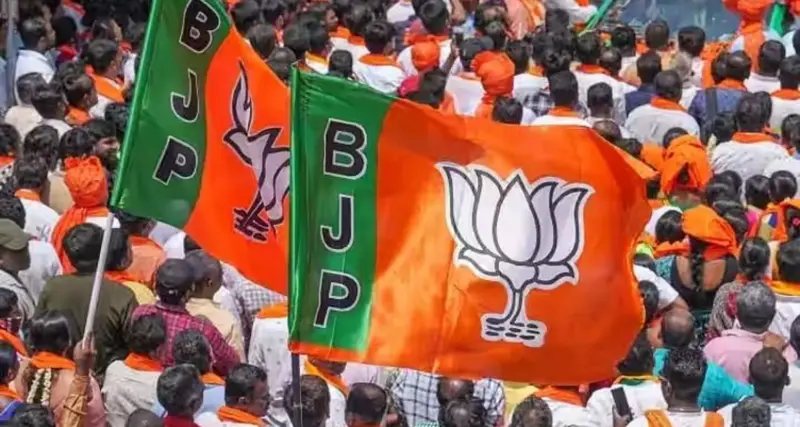 Major split looms in TMC; MPs reach out to BJP | Dailyhunt