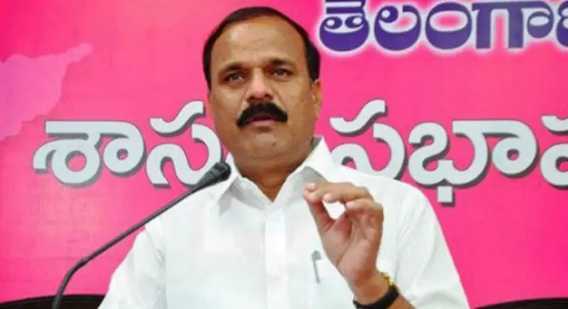 Karne Prabhakar accuses Revanth government of poor performance | Dailyhunt