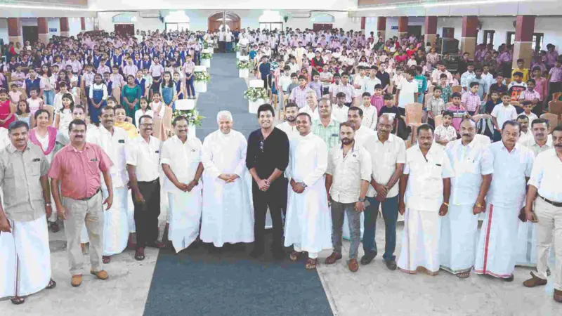 പ്രവേശനോത്സവം കളറാക്കി പ്രവിത്താനം; താരമായെത്തിയത് സ്റ്റീഫന്‍ ദേവസി ...