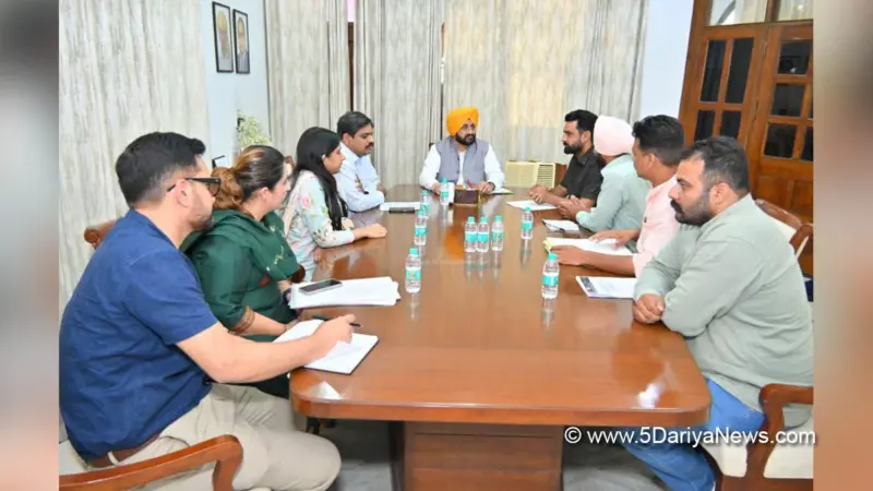Tarunpreet Singh Sond holds dialogue with MGNREGA Union | Dailyhunt