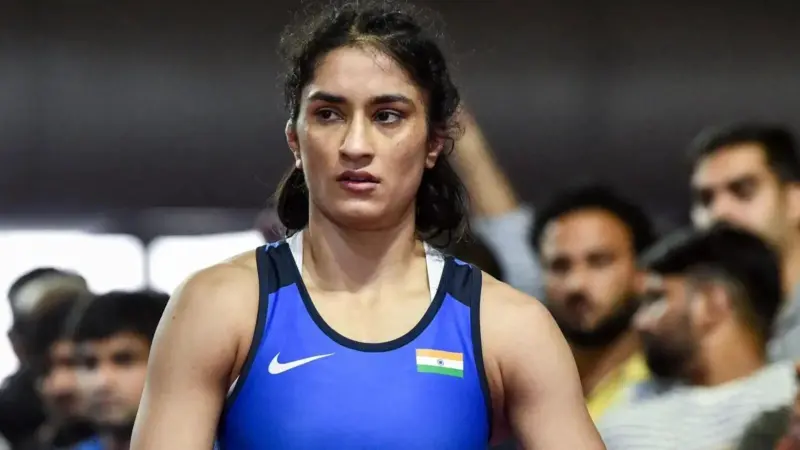मैं एक तरफ थी और बाकी सब दूसरी तरफ, सेमीफाइनल में हारने के बाद विनेश ...
