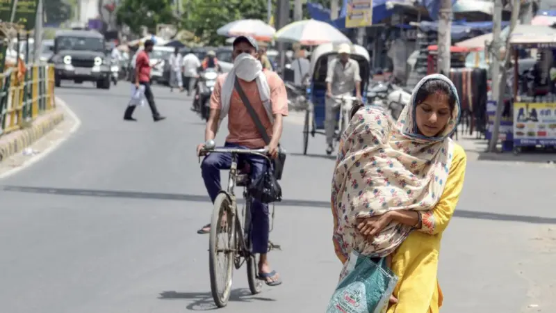 Heatwave grips UP: Red alert in 10 districts, yellow alert for Lucknow ...