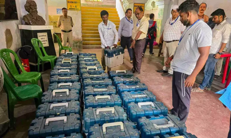 EC bars opening of strong rooms in Kerala before counting day | Dailyhunt