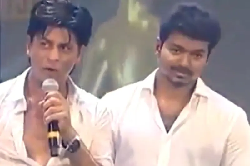 'Looks Like Helper Of SRK.' Thalapathy Vijay Mocked Over Viral Stage ...