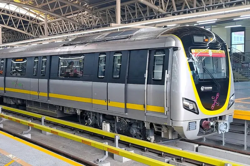 BMRCL Adds Two New Trainsets On Yellow Line, Cuts Peak-Hour Waiting ...