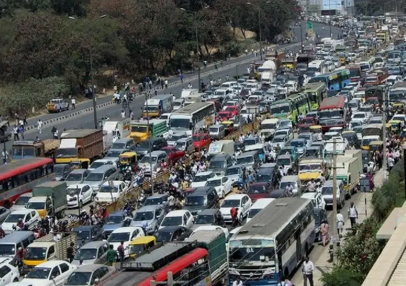 Viral VIP convoy row sparks debate on Bengaluru traffic | Dailyhunt