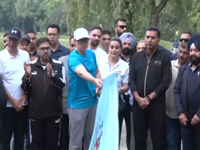 J-K CM Omar Abdullah flags off grand Cyclothon 2026 in Srinagar on ...