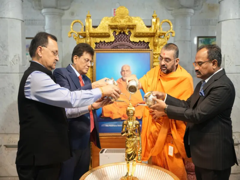 Canada: Piyush Goyal offers prayers at BAPS Swaminarayan Temple in ...
