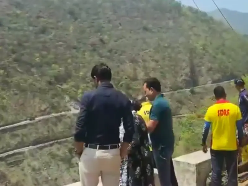 Car falls into gorge on Rishikesh-Gangotri highway in Uttarakhand ...