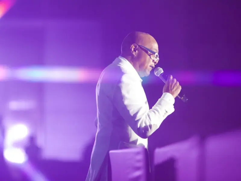 Who Is Peabo Bryson? The Grammy-Winning Singer Hospitalised After Major ...