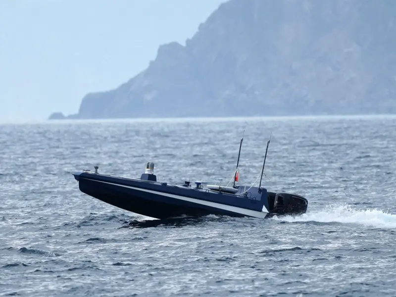 Taiwan detects 7 PLAN vessels, 4 official ships around its territory ...