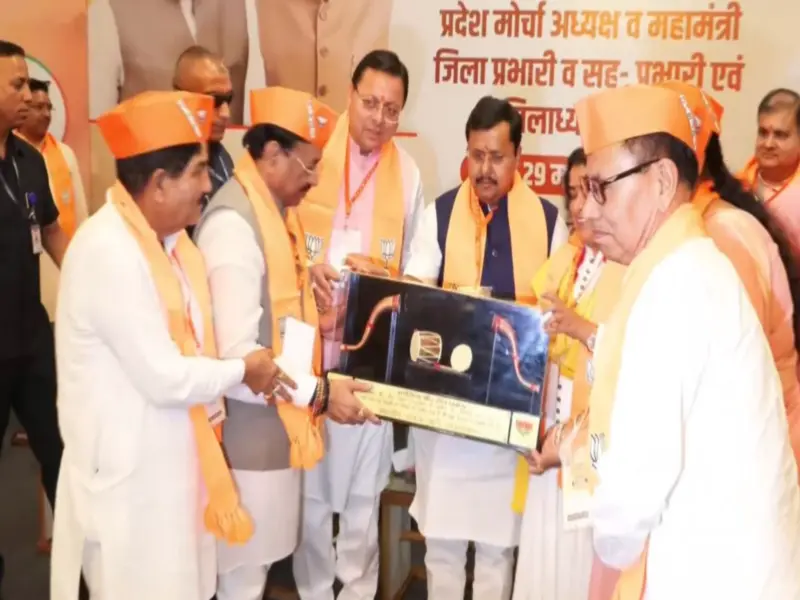 BJP leaders hold strategy meeting with Uttarakhand MPs and MLAs for ...