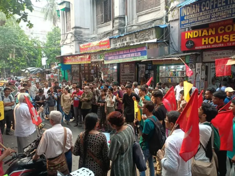 As the BJP Government Bulldozes Bengal's Hawkers, Resistance Sprouts ...