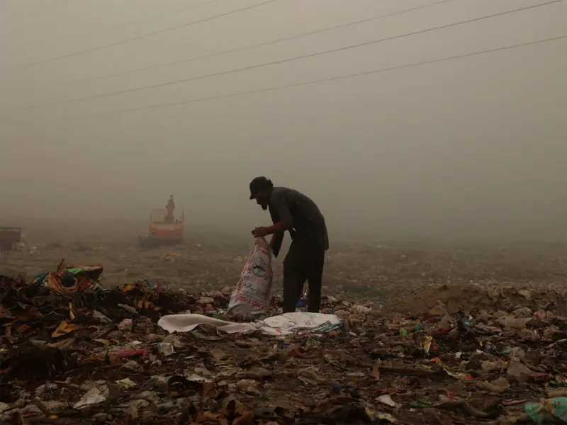 Pakistan: Karachi choked by toxic stench, 140,000 tonnes of Eid waste ...