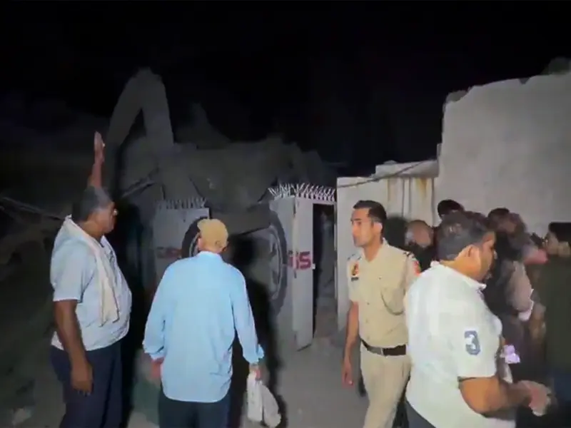 Delhi building collapse: Death toll rises to four as rescue ops ...