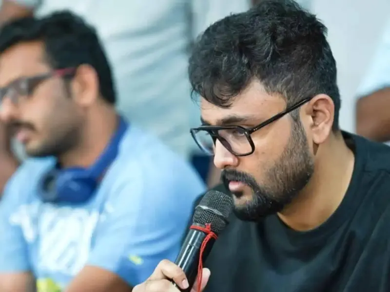 Director Thanks Ex-Wife On Big Screen, Wins Hearts! | Dailyhunt