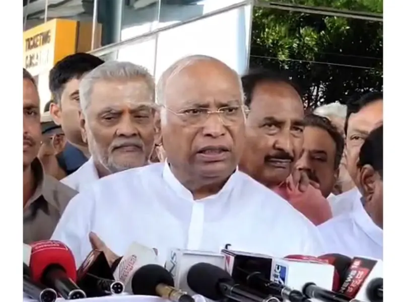 Kharge slams BJP-led government over domestic LPG cylinder price hike ...