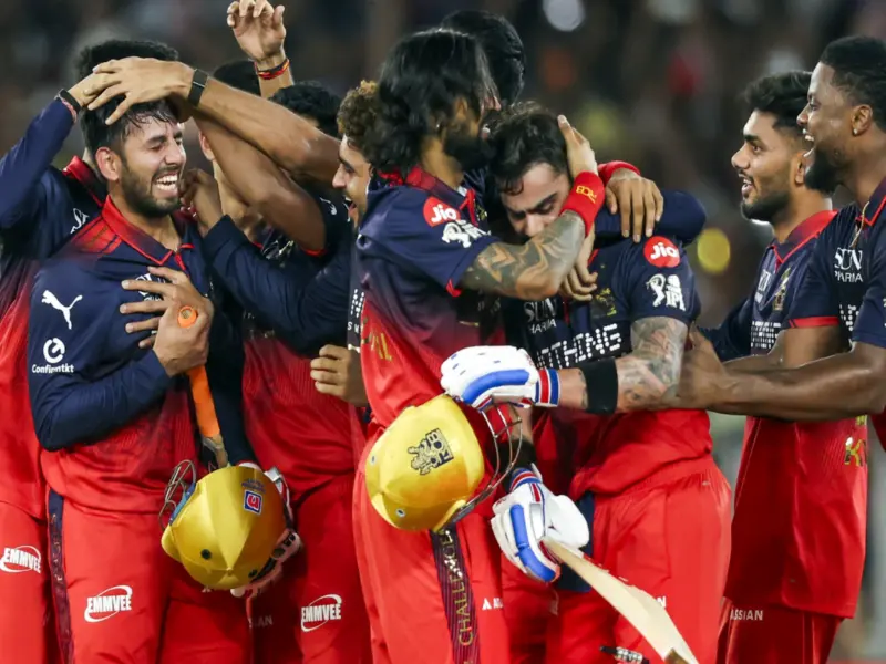 "Sher ko khoon mooh lag gya hai": Cricket fraternity hails RCB's ...
